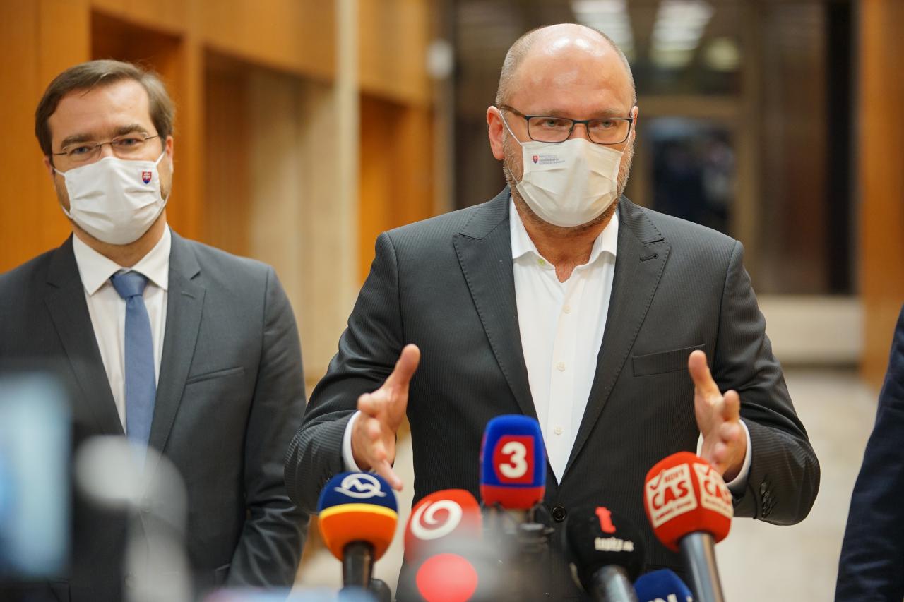 Strana SaS výrazne rastie. V prieskume predbehla Matoviča | | .týždeň ...