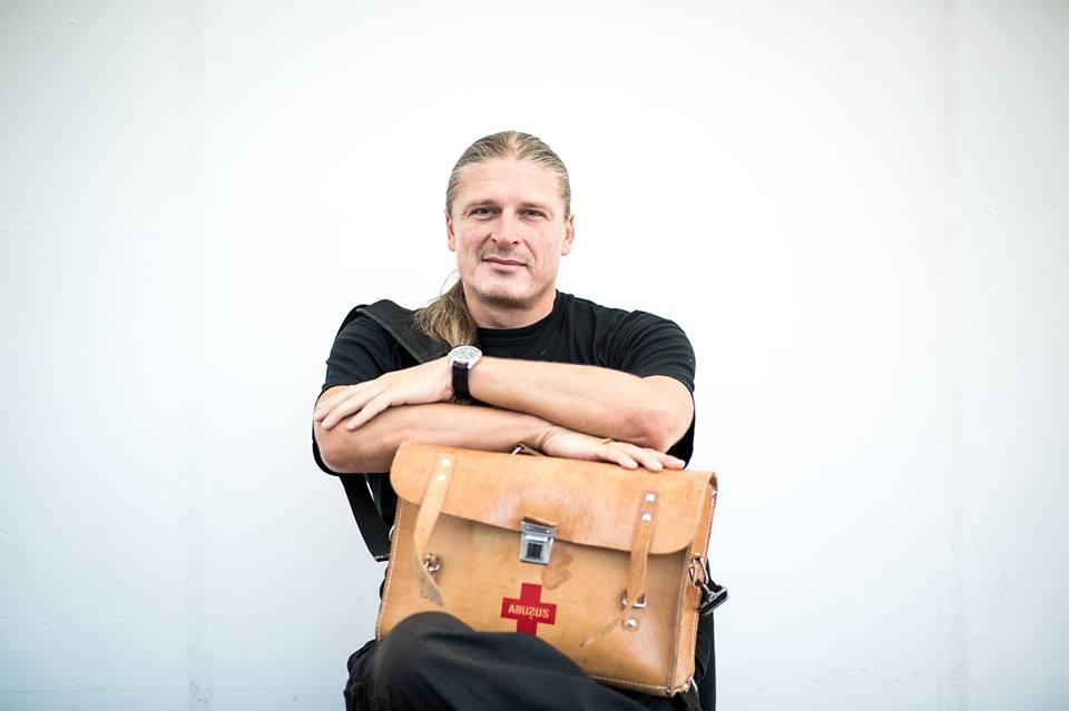 Braňo Jobus číta deťom a ich rodičom z kníh Jobusových | .klub pod ...